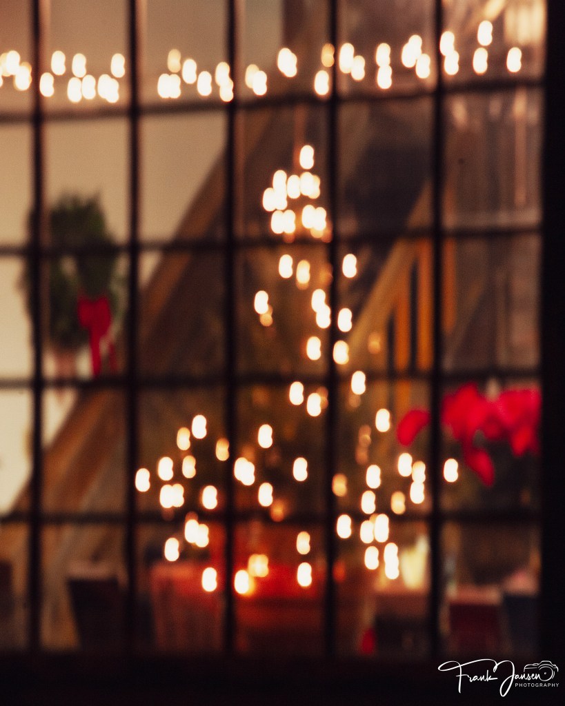 Wednesday Window: A Glimpse into Memories - Dutch goes the Photo!